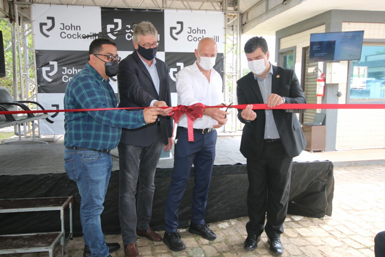 Tras inaugurar una nueva planta de energía solar, la empresa con sede ...