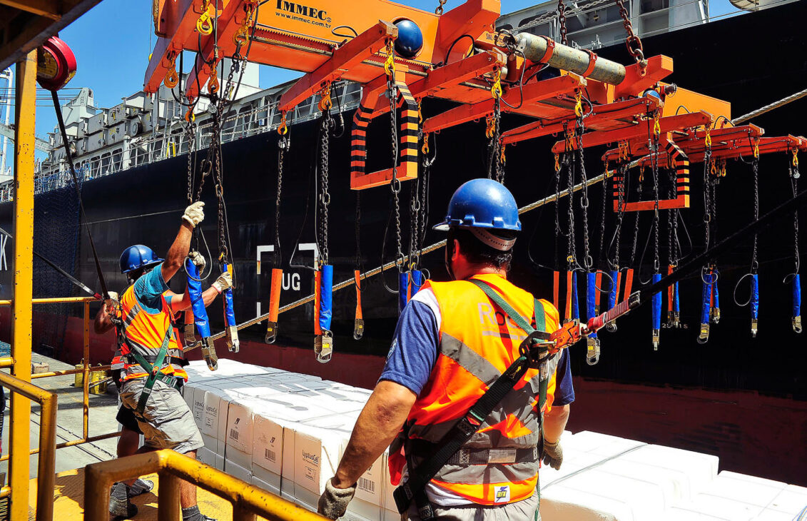 El mayor terminal marítimo de Brasil, el Puerto de Santos, tiene ...