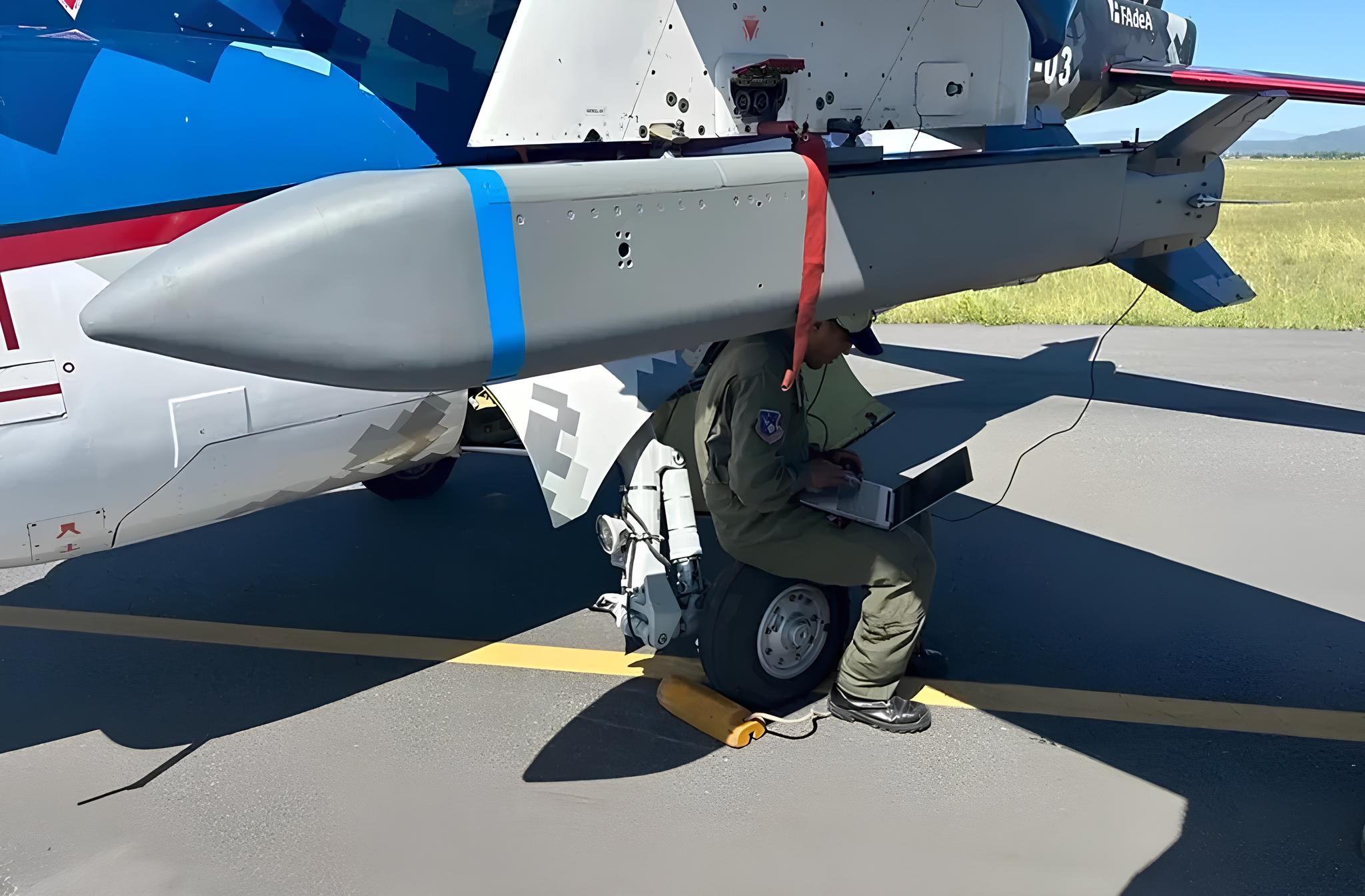 ¡Argentina sorprende al mundo! La Fuerza Aérea reinventa la bomba ...
