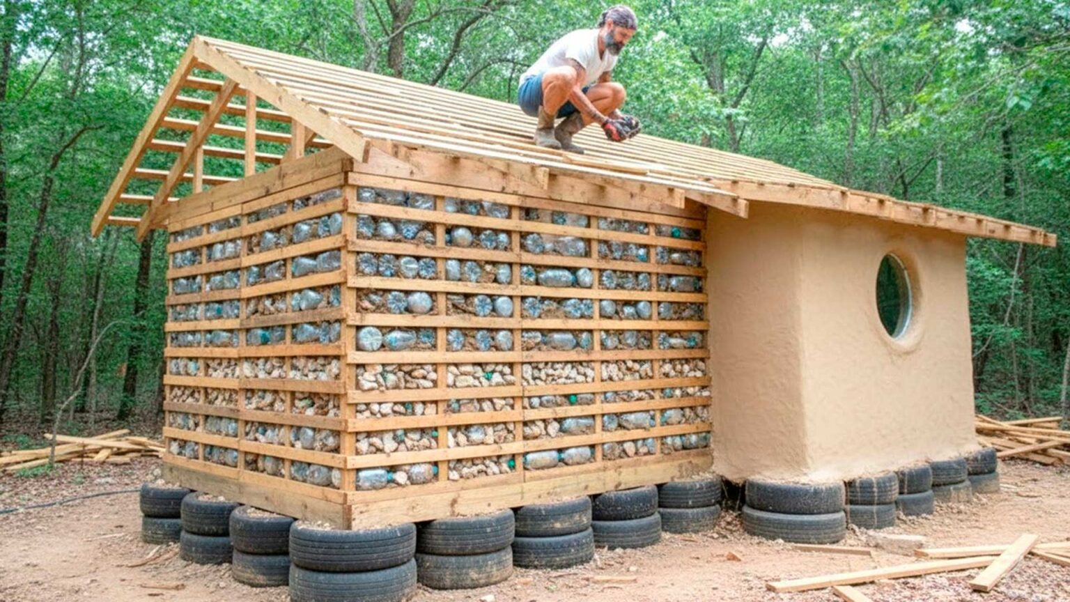 Hombre Levanta Casa Con Palets, Utiliza Neumáticos En La Fundación ...